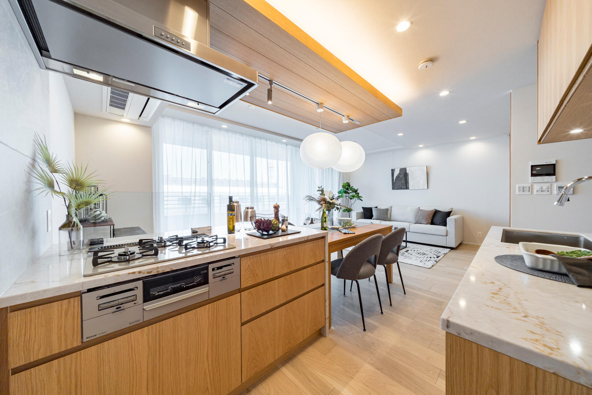 The目黒四季レジデンス ゆったり寛げる約18帖のLDK 東京の高級中古マンション／リノベーションマンションの【mitaina（ミタイナ）】