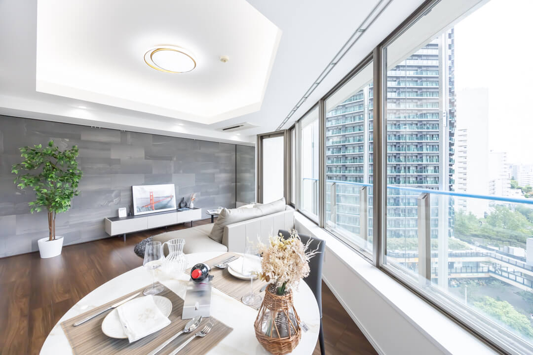 コスモポリス品川 窓に囲まれた角部屋！開放感溢れるLDKが魅力的な2SLDK 東京の高級中古マンション／リノベーションマンションの【mitaina（ミタイナ）】