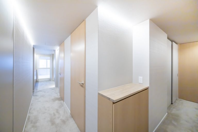 広尾ガーデンヒルズ・センターヒルG棟 130㎡超のゆとりある4LDK、緑を眺める南東向き角住戸 東京の高級中古マンション／リノベーションマンションの【mitaina（ミタイナ）】