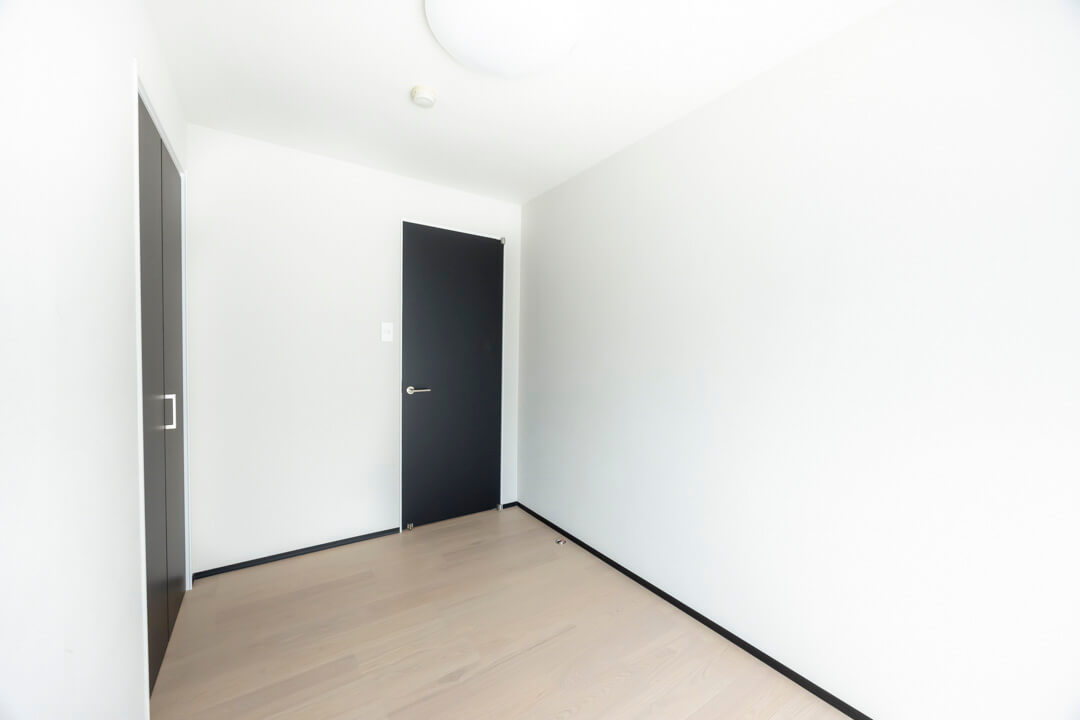 麻布東町マンション 南向きワイドスパンで太陽光が降り注ぐ2SLDK 東京の高級中古マンション／リノベーションマンションの【mitaina（ミタイナ）】