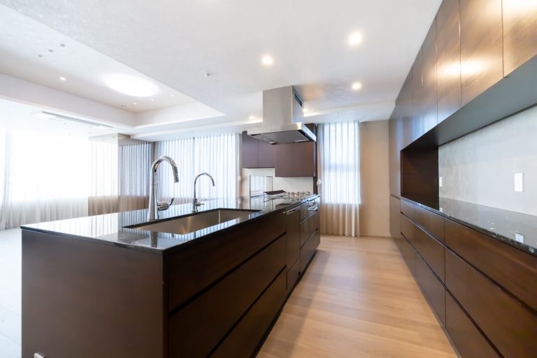 ザ・パークハウス高輪タワー 140㎡超のゆとりある3LDK、高輪皇族邸を望む最上階南西角住戸 東京の高級中古マンション／リノベーションマンションの【mitaina（ミタイナ）】