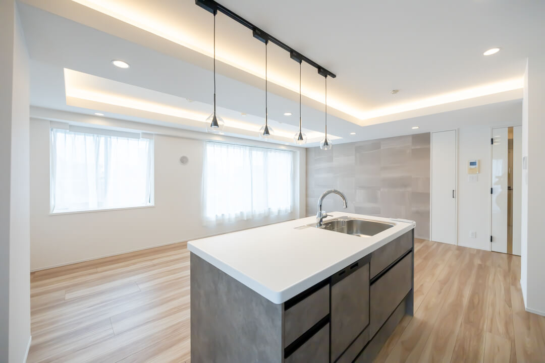 三軒茶屋パーク・マンション 約30㎡超えのルーフバルコニー付き！三方角部屋の2LDK 東京の高級中古マンション／リノベーションマンションの【mitaina（ミタイナ）】