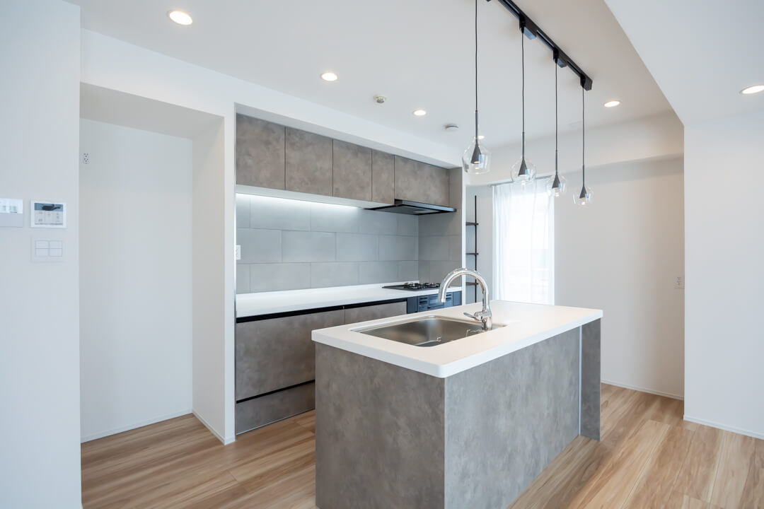 三軒茶屋パーク・マンション 約30㎡超えのルーフバルコニー付き！三方角部屋の2LDK 東京の高級中古マンション／リノベーションマンションの【mitaina（ミタイナ）】