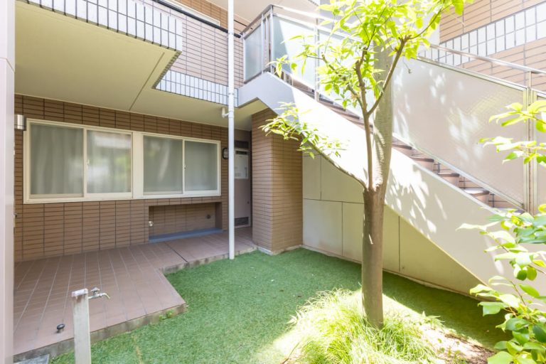 永福町 閑静な住宅街に佇む低層レジデンス、専用庭＆中庭付きの90㎡超4LDK 東京の高級中古マンション／リノベーションマンションの【mitaina（ミタイナ）】